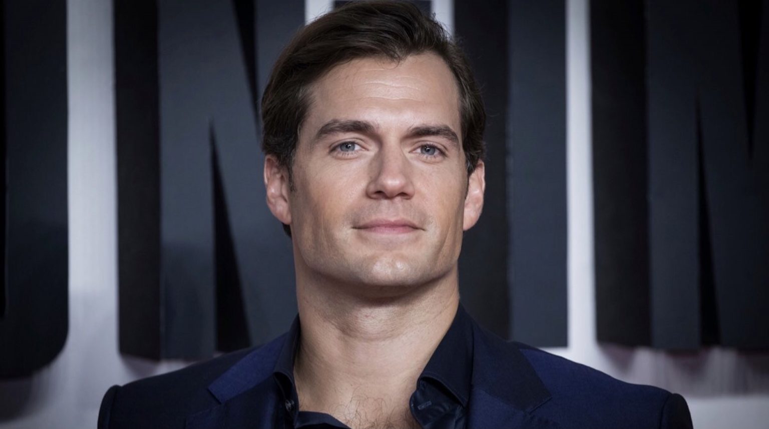 ¡Henry Cavill vuelve a ser Superman en una nueva película!